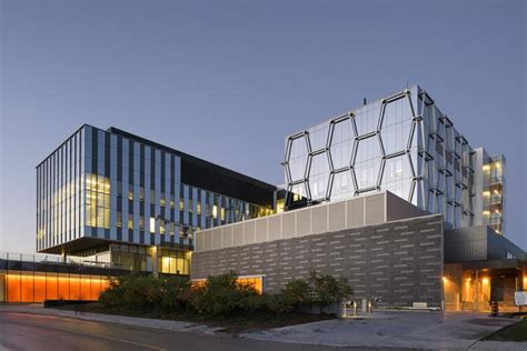 滑铁卢大学，量子计算标准化达新里程碑 知乎