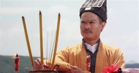 殭屍道長「林正英」得這個病怕連累大家在離世前躲起來，洪金寶知情大哭「有病為什麼不告訴我？我認識不少神醫，一定可以救活他的」！