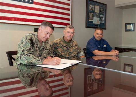 I Mef Uscg Pacific Area U S 3rd Fleet Sign Tri Service Memorandum Of Understanding Commander