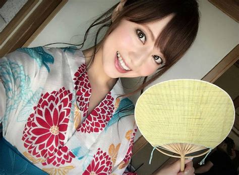 Ngh H U Tuy N B Kh Ng Khoe Ng C N A Th Nh N Akiho Yoshizawa G Y S C V I G Ng M T Bi N