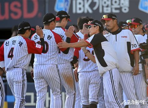 염경엽 감독 ‘위닝시리즈 좋았어｜스포츠동아