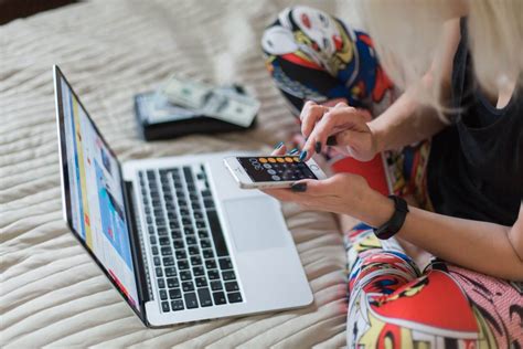 How Should Married Couples Split Finances