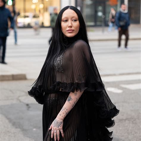 Miley Cyrus Looked Exactly Like Mom Tish Cyrus In ‘twinning Crop Tops