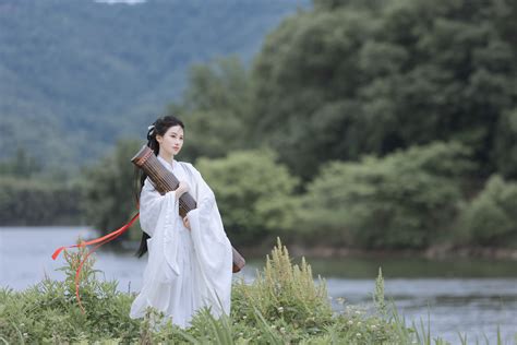 미술그림언어 20220708 산과 강 사이에 눈을 가진 꼬마귀신 V2ph