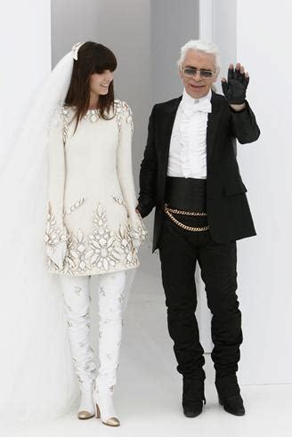 老佛爷香奈儿情史老佛爷和香奈儿的关系 528时尚