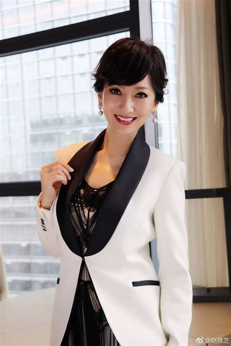63岁的赵雅芝始终保持少女感的秘密？会穿！