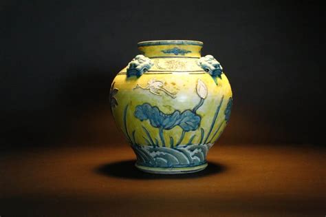 San Cai Lottus Jar