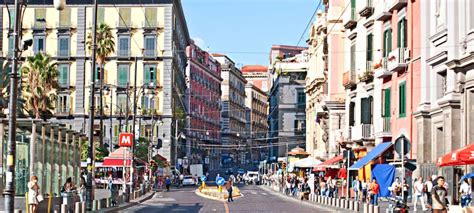 Barrio Español De Nápoles Viajar A Napoles