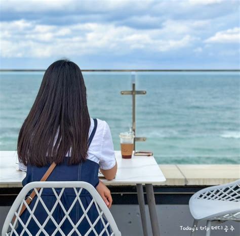 강릉 안목해변 카페거리 놀거리 해변뷰 카페 주차 소품샵 에어팟 키링 쇼핑 네이버 블로그