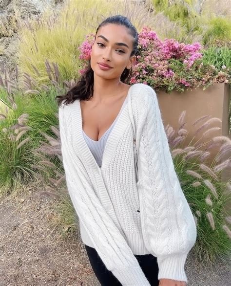 Instagram Crush Kelly Gale 25 Photos Suburban Men