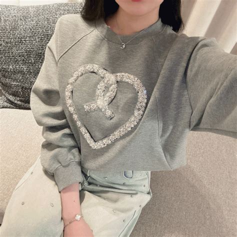 [당일 강추 ] D 하트 큐빅 스팽클 네오 맨투맨 2col 에이블리