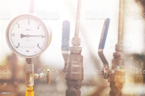 기계적 압력 계기입니다 압력을 측정 하기 위한 전통 악기입니다 0명에 대한 스톡 사진 및 기타 이미지 0명 50 미터 Workers Party Istock