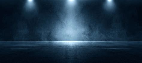 어두운 빈 거리 진한 파란색 배경 빈 어두운 장면 네온 라이트 스포트라이트 아스팔트 바닥과 연기가있는 스튜디오 룸이 내부 질감을 떠 올립니다 야경 배경 주제에 대한 스톡
