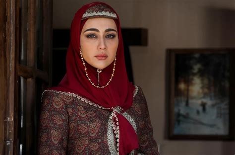 استایل شیک و رسمی بازیگر زیبای سریال گیلدخت