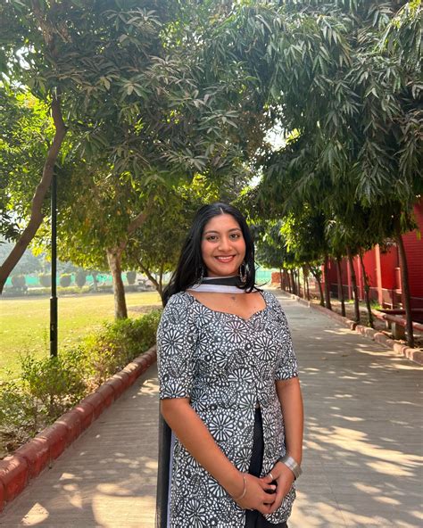 Diya Singh Camera Crumbs📸🗑️ Instagram