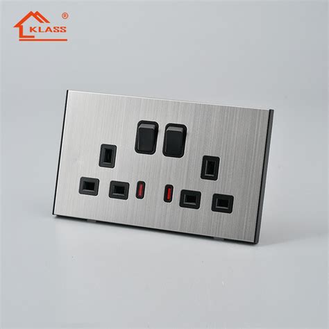 Universal Wall Socket With 3 Pin Socket Dual Port USB Charger Wall Socket And Switched Socket