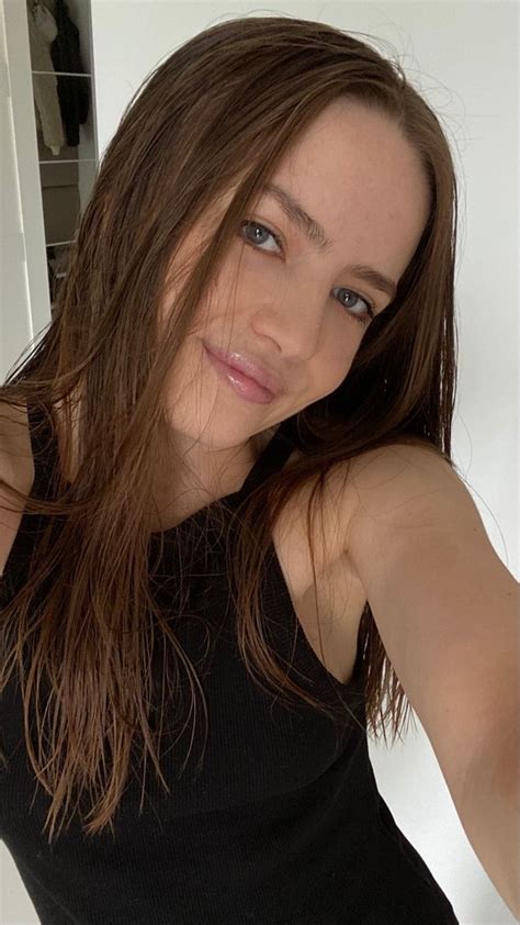 Фото дівчини естетика