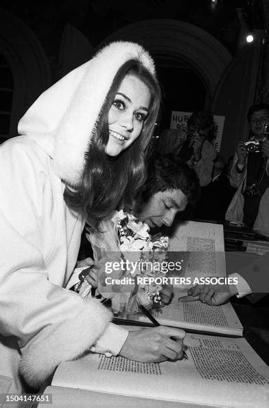 Mariage De Corinne Cléry Et Hubert Wayaffe à Paris En Mars 1968 News Photo Getty Images