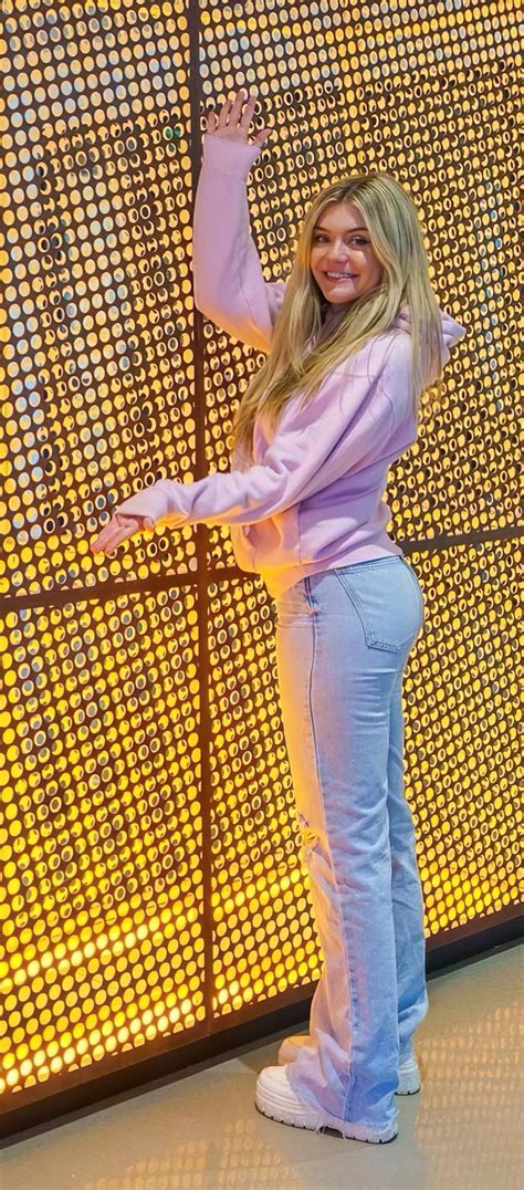 Brooke 🍑 Scrolller