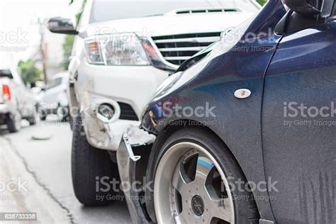 자동차모드 충돌사고 메트로폴리스 도로에서 차량 사고 강철에 대한 스톡 사진 및 기타 이미지 강철 거리 교통 Istock