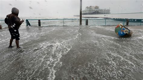 Hurricane Matthew Slams Florida Coast With 100 Mph Winds Abc7 Los Angeles
