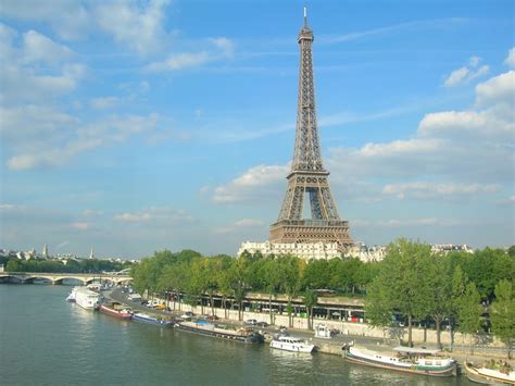 ცხოვრება მშვენიერია პარიზი სიყვარულის ქალაქი