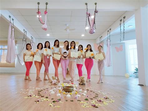 Christine Nlp 智慧私塾 Nlp智慧人生 求助也是非常重要的能力 一个成年人只要做到两点就可以让自己很好的活在这个世上： 首先，我作为一个成年人， 我有能力让自己活得很好