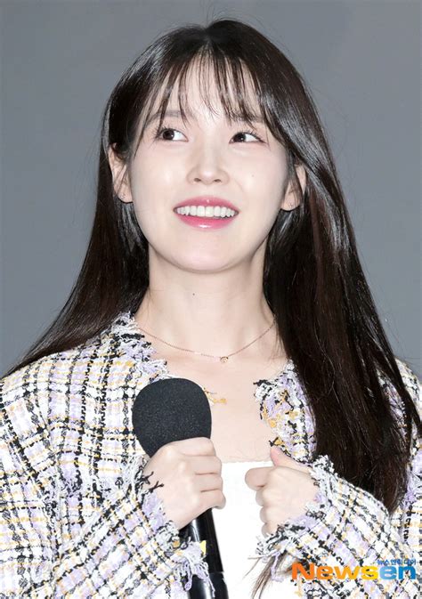 아이유 사랑스러운 미소 포토엔hd 손에 잡히는 뉴스 눈에 보이는 뉴스 뉴스엔