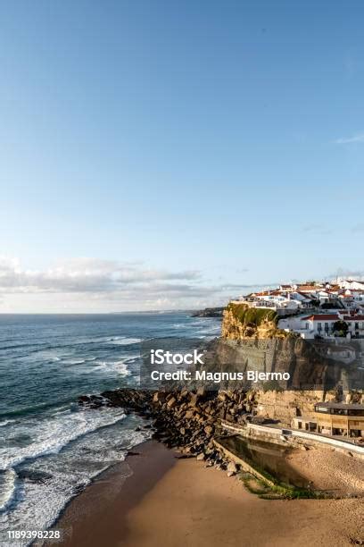 절벽에서 아제냐스 할 마르의 전경을 조망할 수 있는 포르투갈 해안선 건축에 대한 스톡 사진 및 기타 이미지 건축 경관 고풍스런 Istock