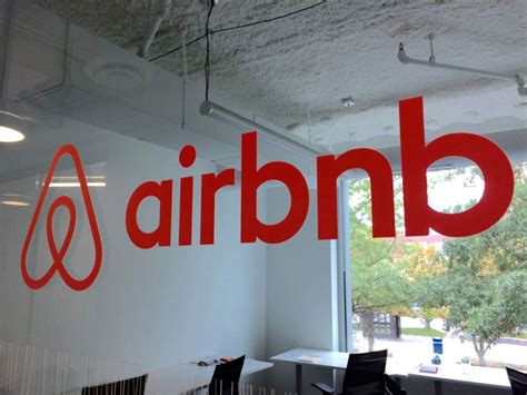 Airbnb Insights Unveiled Through Tableau