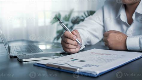 Business People Use Computers To Analyze Business And Manage Corporate Data Business Analytics