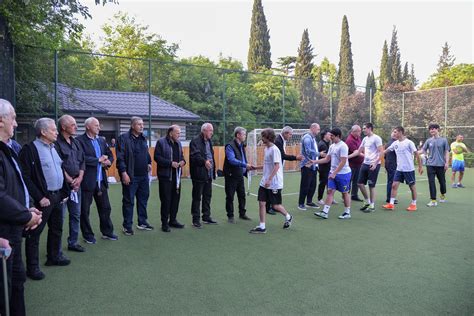 ირაკლი I Ii Iii და Iv ადგილზე გასულ გუნდებს საჩუქრად თასები მედლები და ფულადი ვაუჩერები