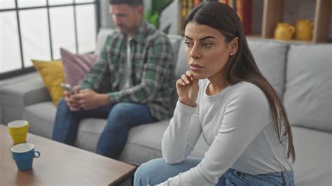 11 Behaviors That Seem Rude But Are Actually Signs Of A Very Nervous