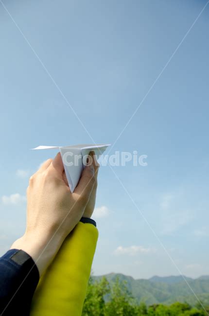 종이비행기 커플 손 꿈 하늘 사진이미지일러스트캘리그라피 Tdrc작가