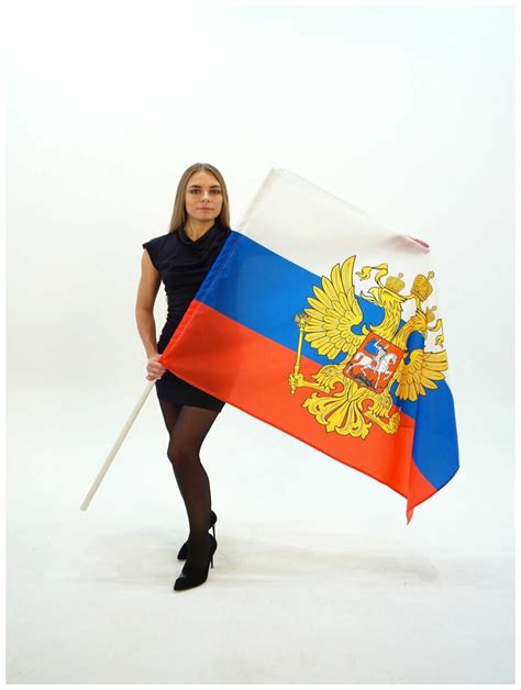 Президент россии в в путин с гербом и флагом россии на фото — купить по низкой цене на Яндекс