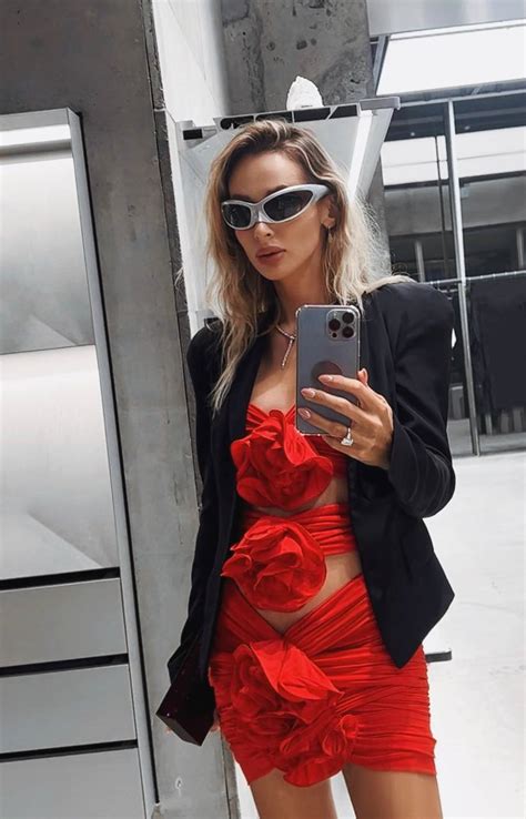 У Светланы Лободы заметно округлился животик