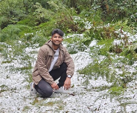 Maneth 20 Looking In Ballarat Central Au