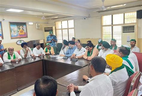 Raju Shetti Is Aggressive On The Issue Of Guarantee Price 250 Farmers Organizations Of The