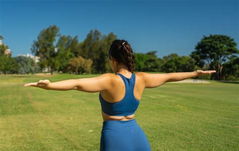 Как уменьшить плечи и спину девушке — 5 самых эффективных упражнений