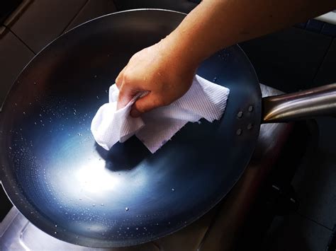 Tips Beli Kuali Yang Baru Wajib Kena Bakar Dulu Kalau Taknak Masakan Melekat Majalah Ilmu