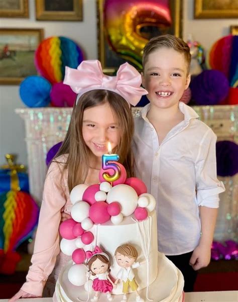 Порасналите деца на Теди Велинова и д р Енчев очароваха всички с красотата си СНИМКИ