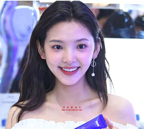 mingxinglove on Twitter 章若楠 艾诺碧化妆品发布会花絮照片性感露肩裙光脚高跟造型高清4K分辨率原图无修