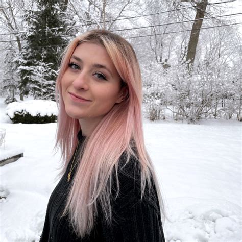 Emily Bonnell Social Media Director Pineapplebrat Inc Linkedin