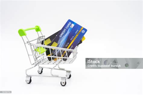 흰색 배경 격리에 쇼핑 카트에 신용 카드의 돈 개념입니다 배경 비즈니스 개념 및 텍스트 또는 디자인에 대 한 복사 공간을 저장 개념으로 가방에 대한 스톡 사진 및 기타