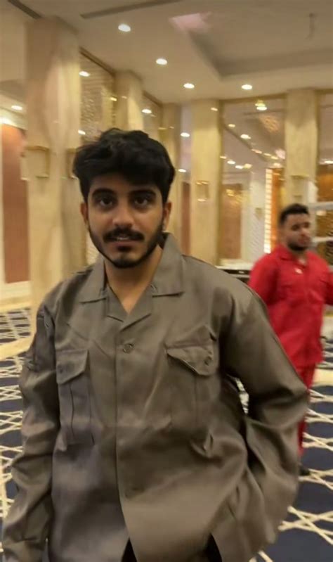 شكله هنا يشبه السنجاب 😭