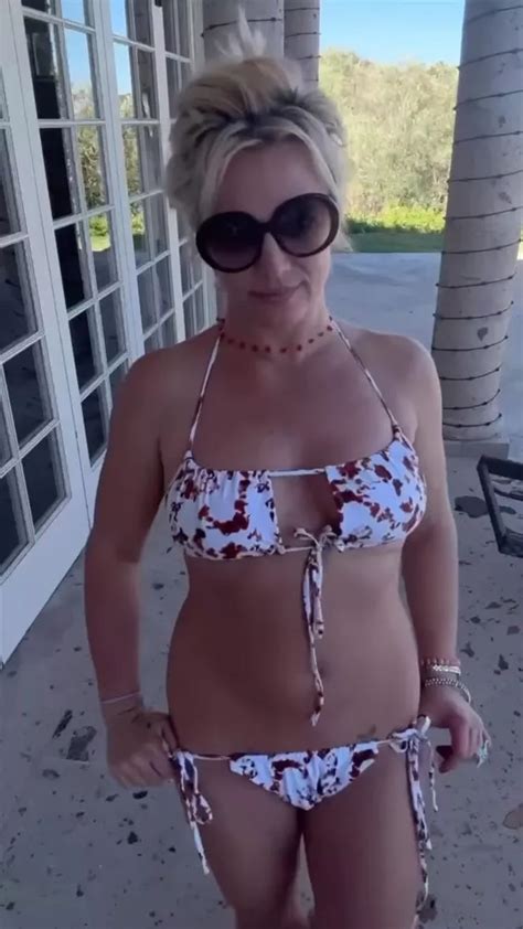 Britney Spears Shows Off Toned Figure In String Bikini As She Leaves