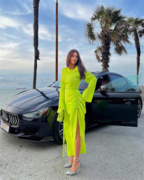 ფეხმძიმედ ვარ ყველა ფოტოში რაც გამაჩნია 😆 აქაც 3 თვის