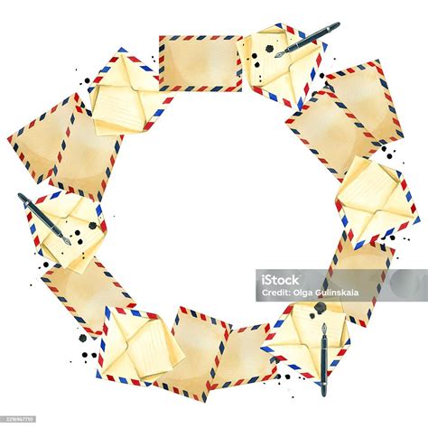 항공 우편으로 보낸 편지와 봉투 잉크 얼룩 그리고 원형으로 배열된 필기용 펜 모든 물체는 수채화로 손으로 칠해져 있습니다 우체국 우편 제품 및 문구류 장식에 적합합니다 0