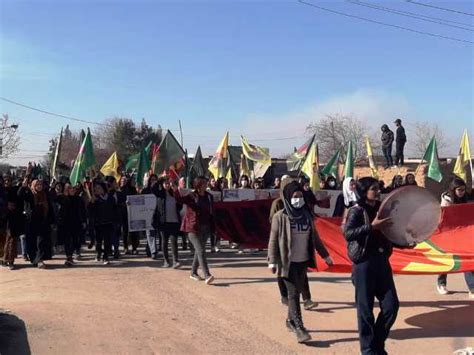 Tevgera Jinên Ciwan Ya Navçeya Dirbêsiyê Meşek Li Darxistin Partiya