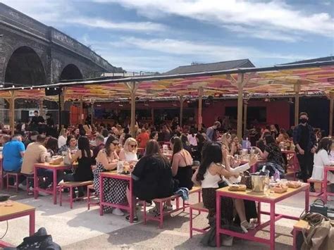 Bottomless Cutie Naomi From Birmingham Exposes Her Slim